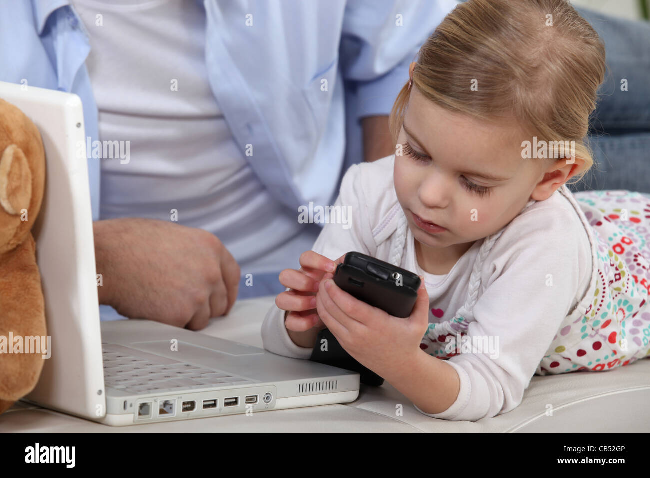 Kind staunen -Fotos und -Bildmaterial in hoher Auflösung – Alamy