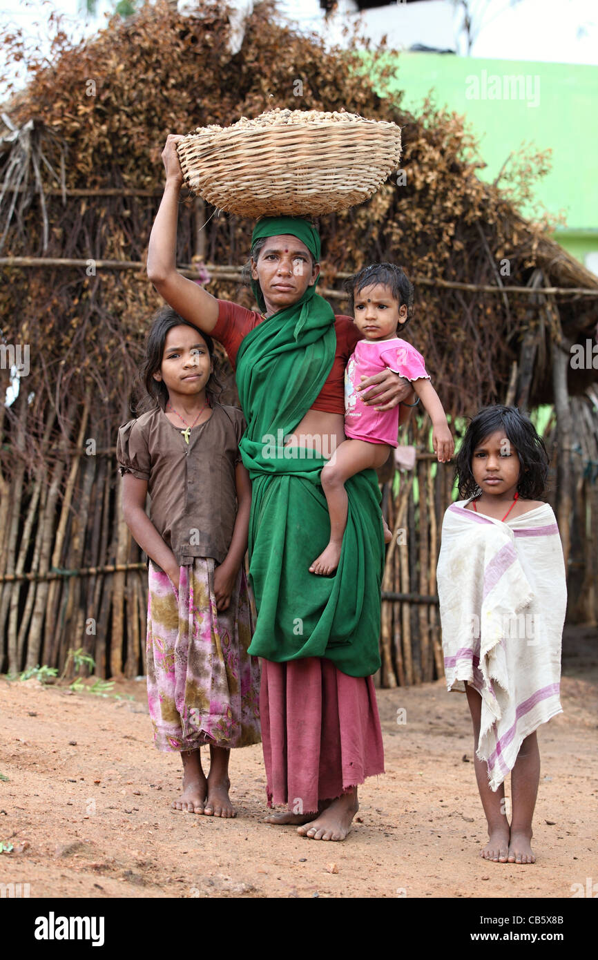 Arme kinder von indien -Fotos und -Bildmaterial in hoher Auflösung – Alamy
