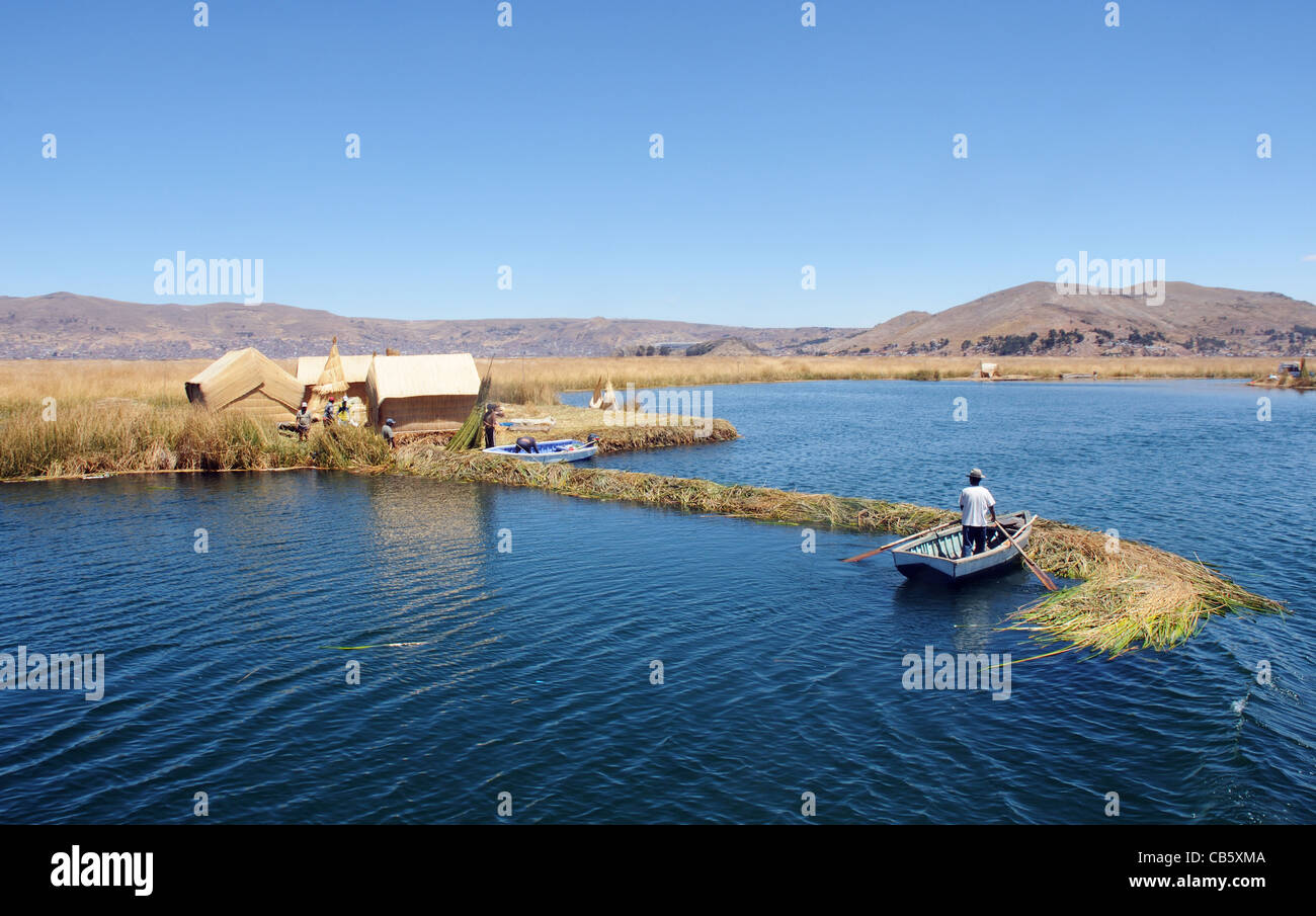 Schwimmende inseln von uros -Fotos und -Bildmaterial in hoher Auflösung – Alamy