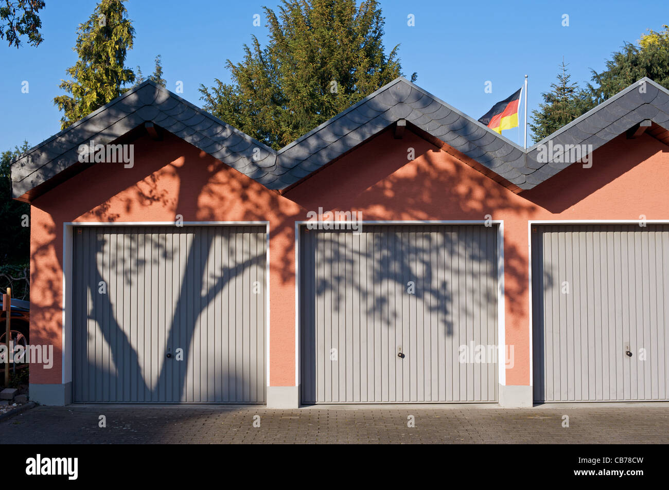 Garagen deutschland -Fotos und -Bildmaterial in hoher Auflösung – Alamy