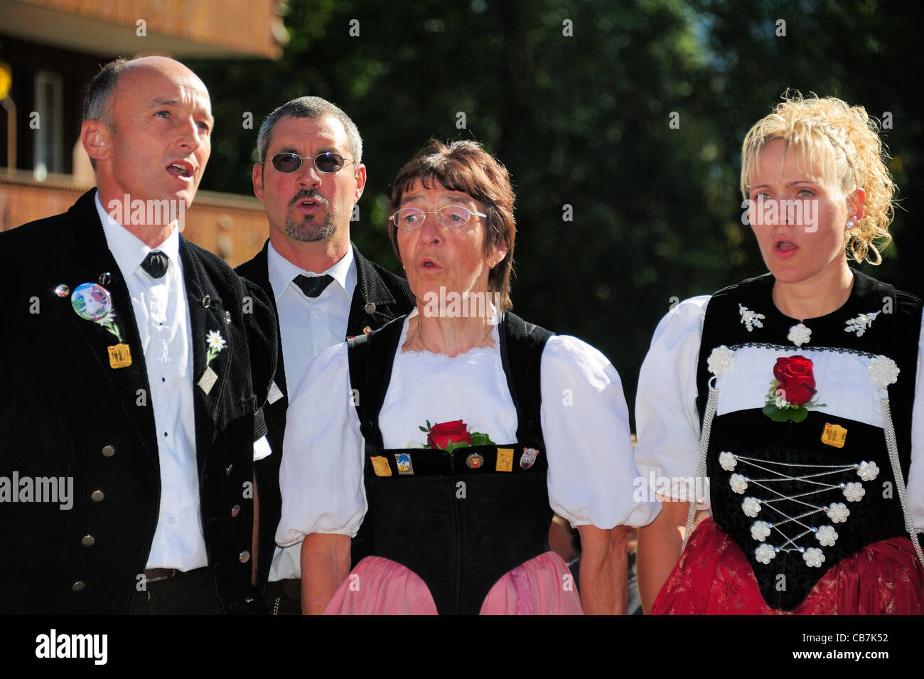 Eine Gruppe von Schweizer Jodler in kompletten song Stockfotografie - Alamy