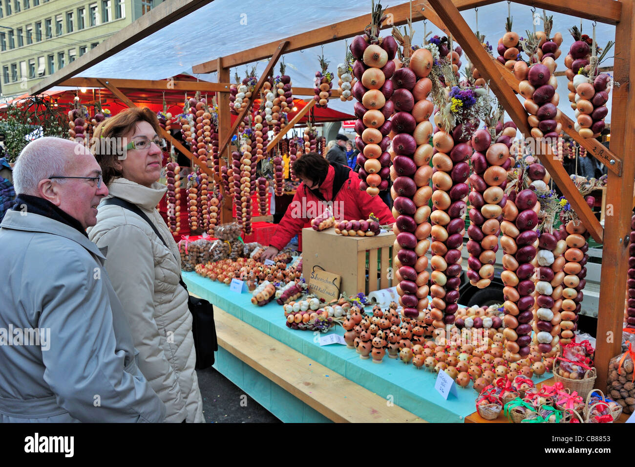 Zwiebelmarkt in bern -Fotos und -Bildmaterial in hoher Auflösung – Alamy