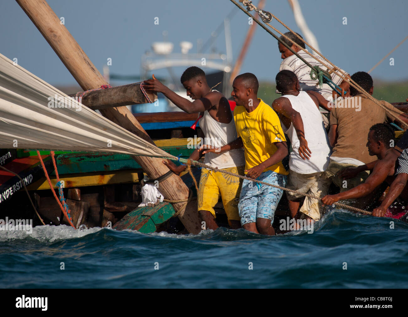 Zwischendeck der Dhow während der Dhow Rennen, Maulidi Festival, Lamu ...