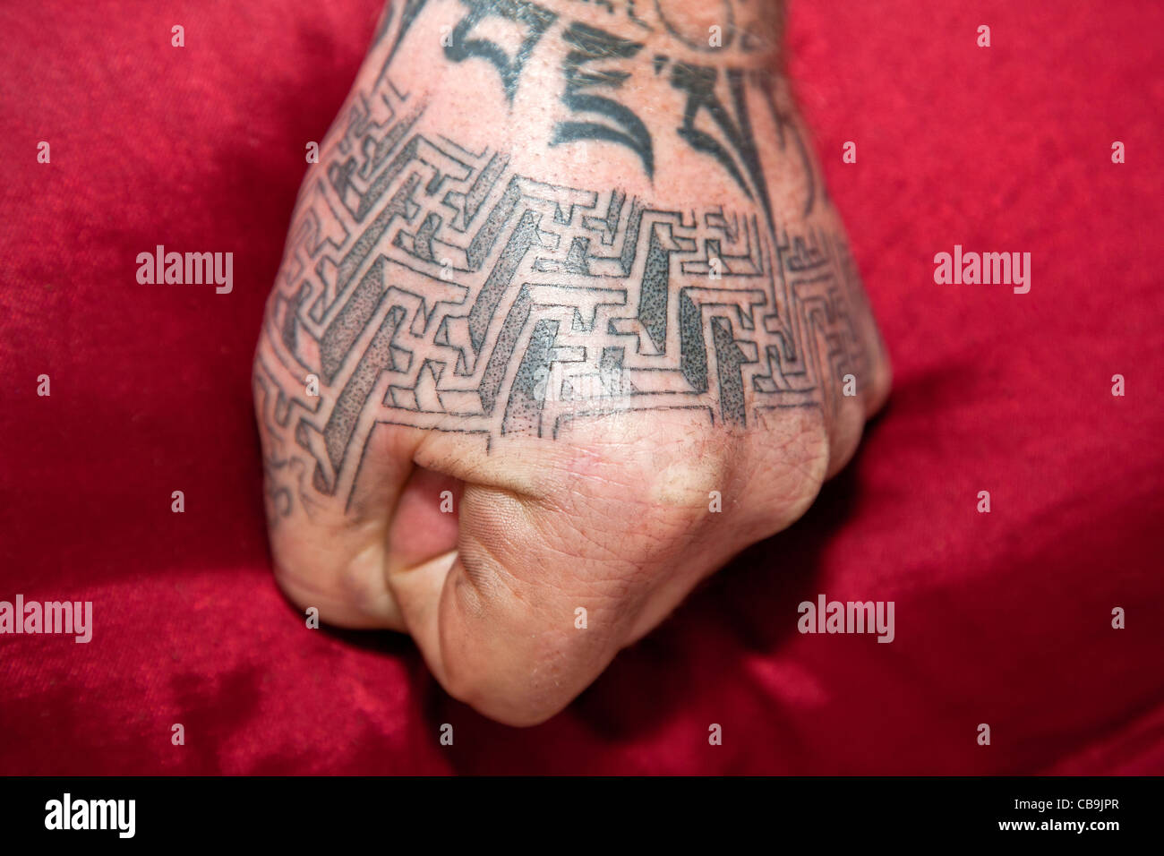 Faust tattoo -Fotos und -Bildmaterial in hoher Auflösung – Alamy