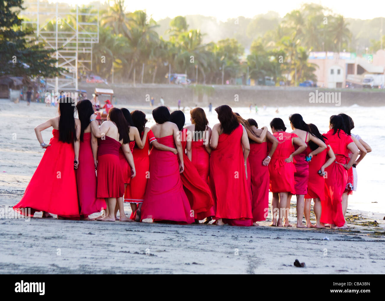 Rotes kleid foto -Fotos und -Bildmaterial in hoher Auflösung – Alamy