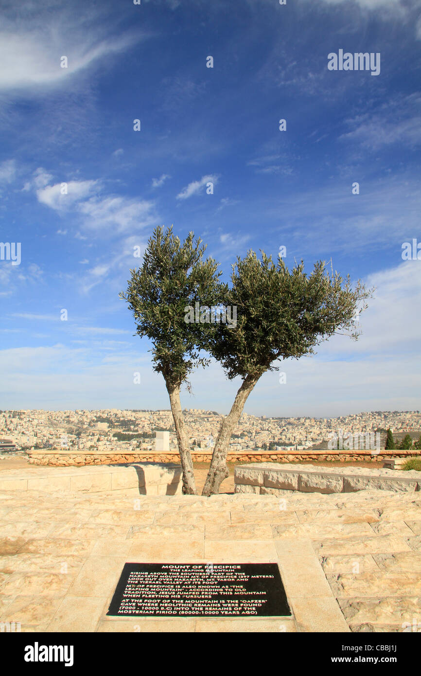 Israel, unteren Galiläa, Mount Precipice mit Blick auf Nazareth ...
