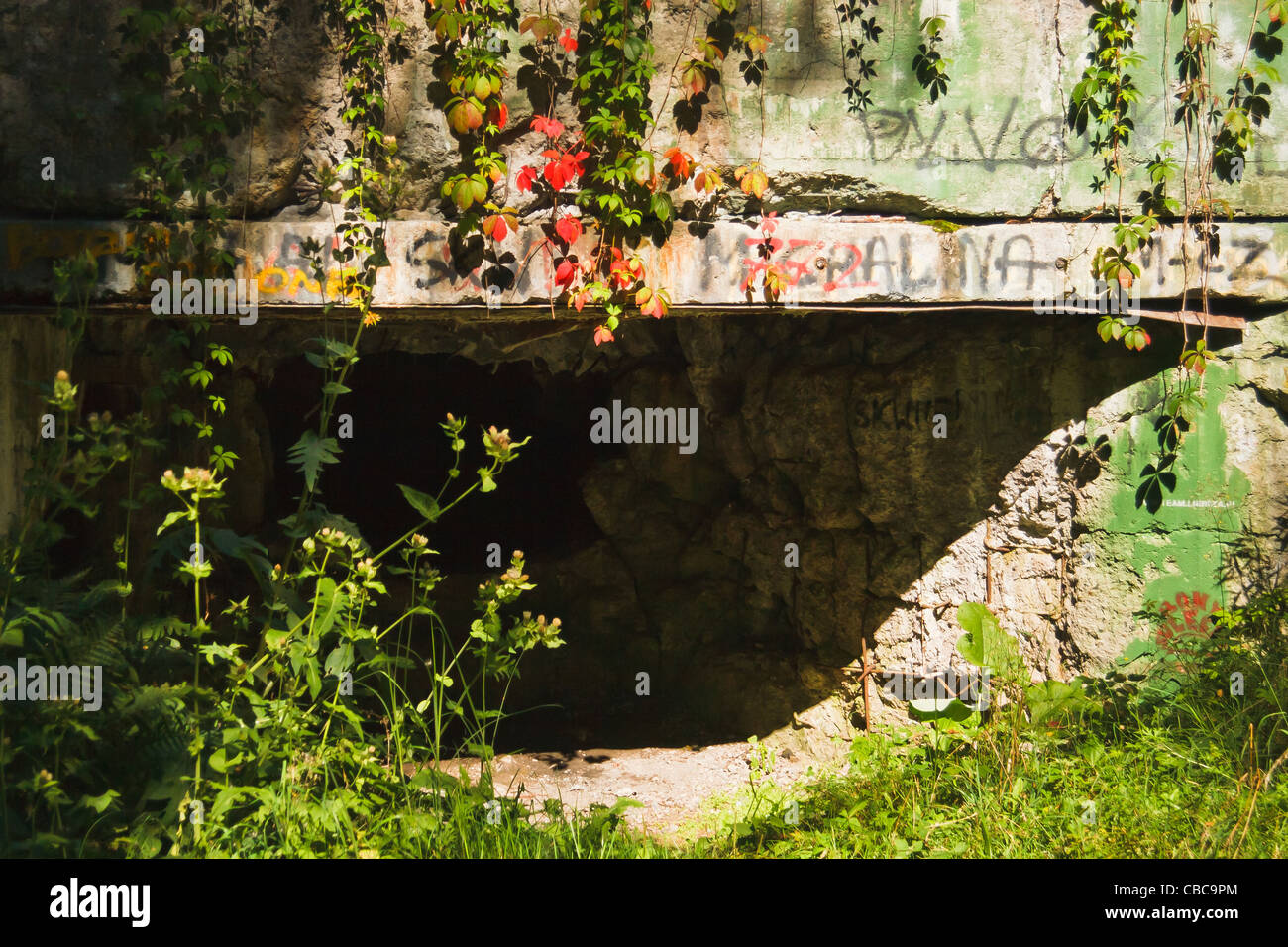 Ww2 bunker entrance -Fotos und -Bildmaterial in hoher Auflösung – Alamy