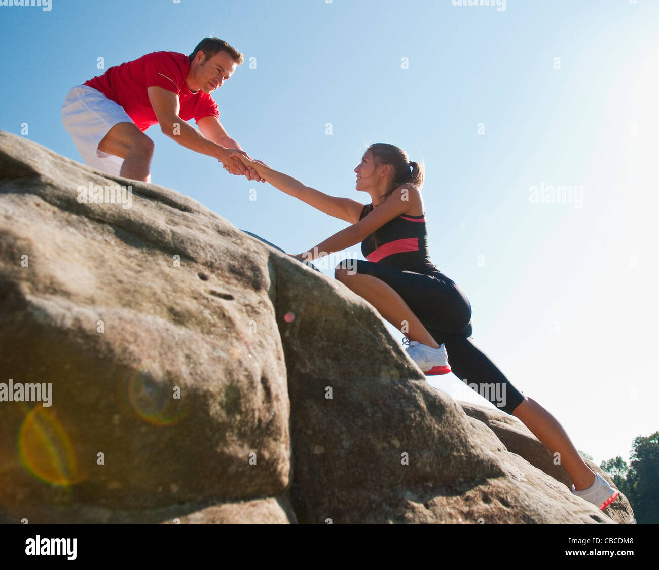 Frauen Helfen Sich Gegenseitig Stockfotos und -bilder Kaufen - Alamy