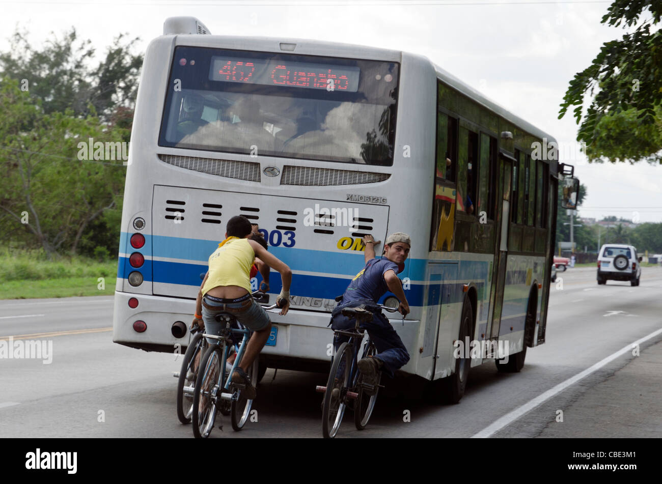 Kuba mit dem bus -Fotos und -Bildmaterial in hoher Auflösung – Alamy
