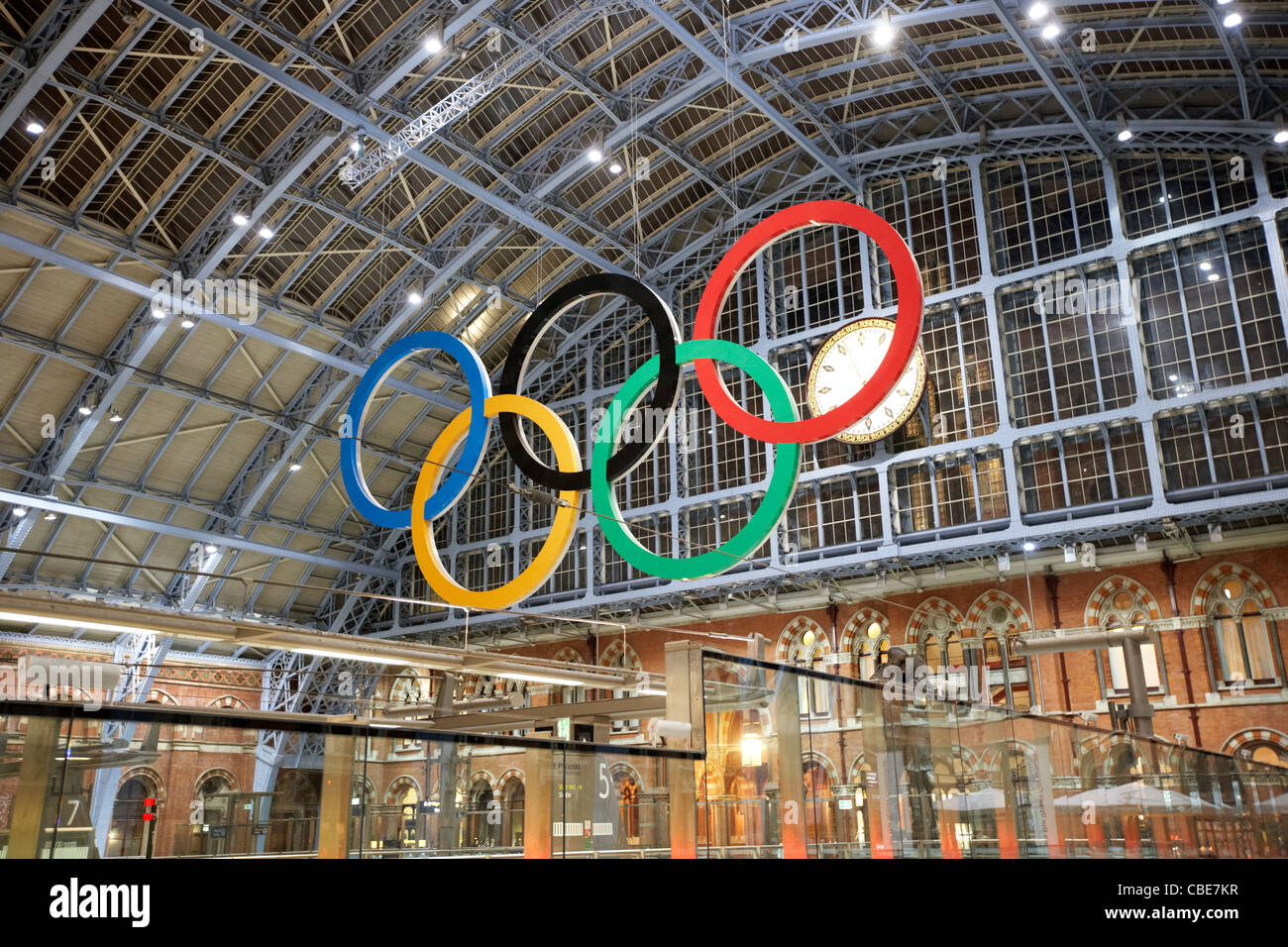 Olympic rings logo -Fotos und -Bildmaterial in hoher Auflösung – Alamy
