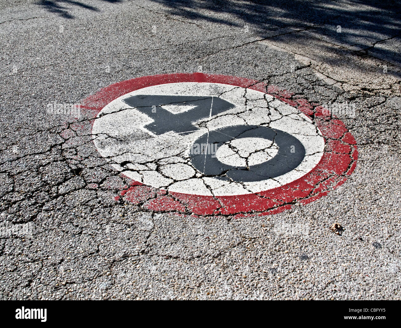 Uk tempolimit verkehrszeichen Stockfotos und -bilder Kaufen - Alamy