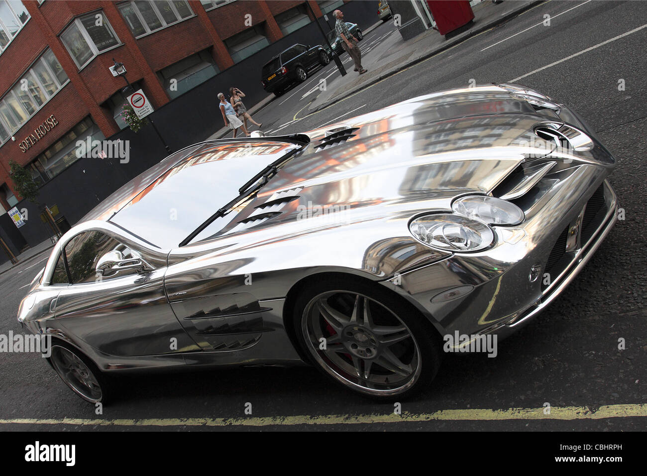 Mercedes SLR Brabus Auto, hier in der Great Portland Street, London ...