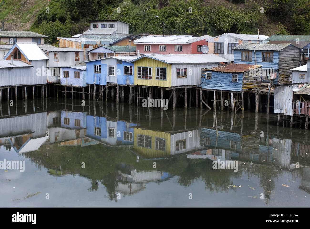 Palafitos (Haus auf Stelzen gebaut) am Castro, Chiloé Insel, Lake ...