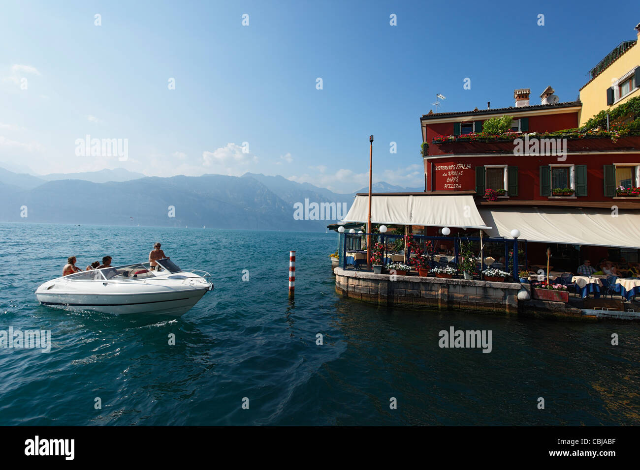 Boot, Restaurant, Malcesine, Gardasee, Veneto, Italien Stockfotografie ...
