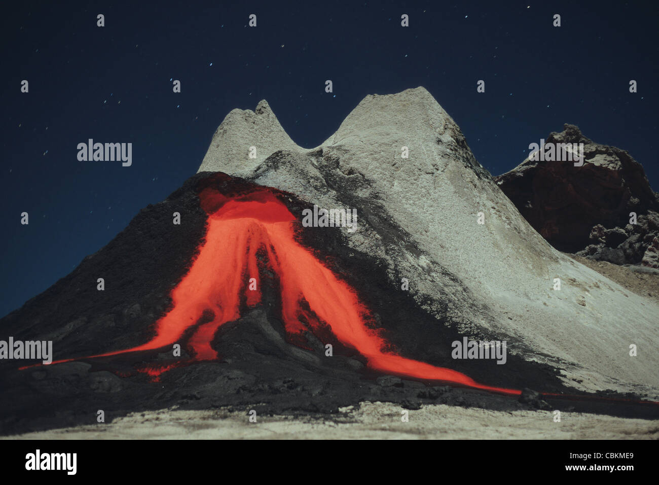 Juli 2004 - fließt nächtlichen Ausbruch von Natrocarbonatite Lava vom ...