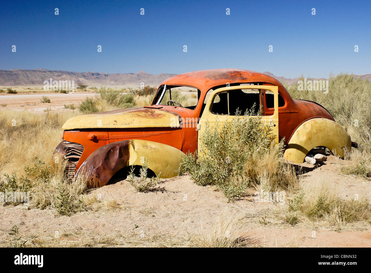 Zerstörtes auto -Fotos und -Bildmaterial in hoher Auflösung – Alamy