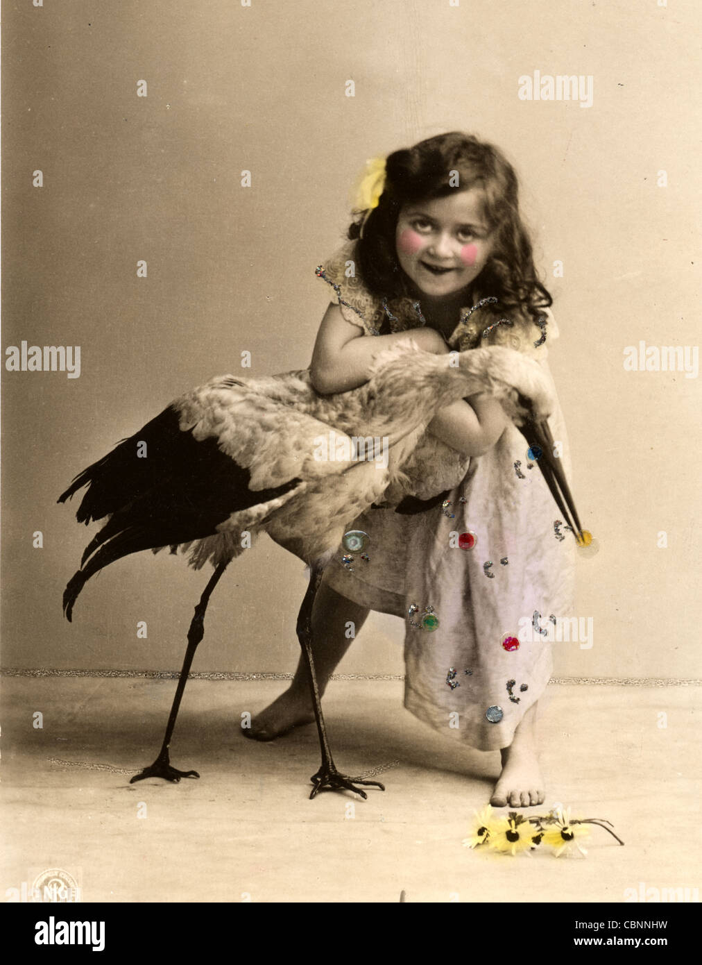 Ein storch bringt ein baby -Fotos und -Bildmaterial in hoher Auflösung ...