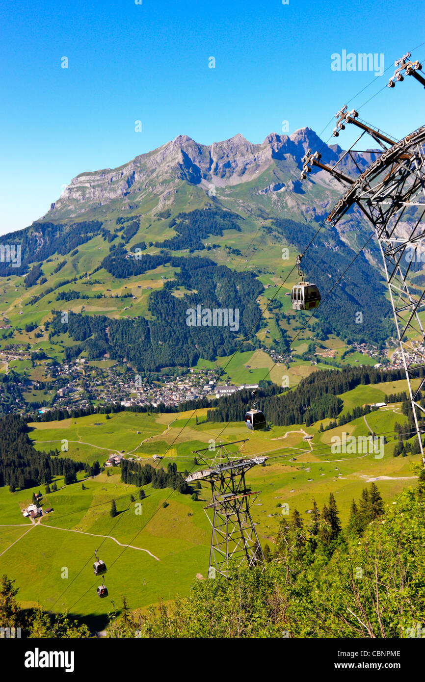 Luftbild in ein Tal in den Schweizer Alpen Stockfotografie - Alamy