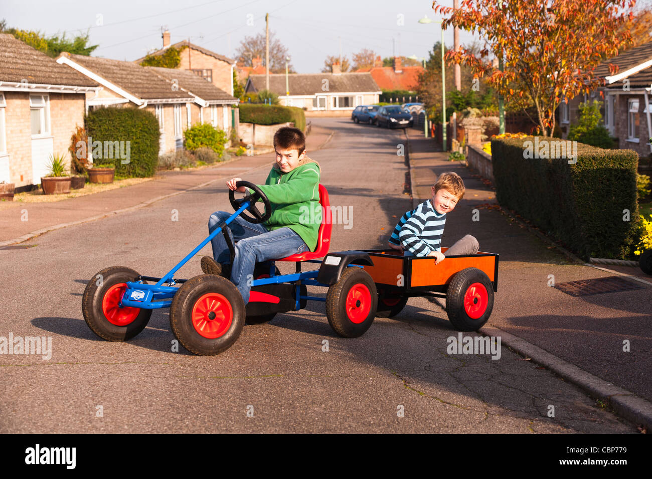 Kind auf einem gokart -Fotos und -Bildmaterial in hoher Auflösung – Alamy