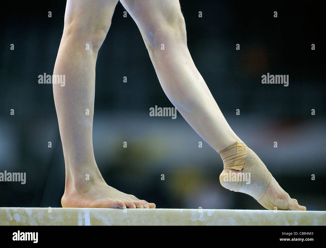Kunstturnen mädchen füße -Fotos und -Bildmaterial in hoher Auflösung ...
