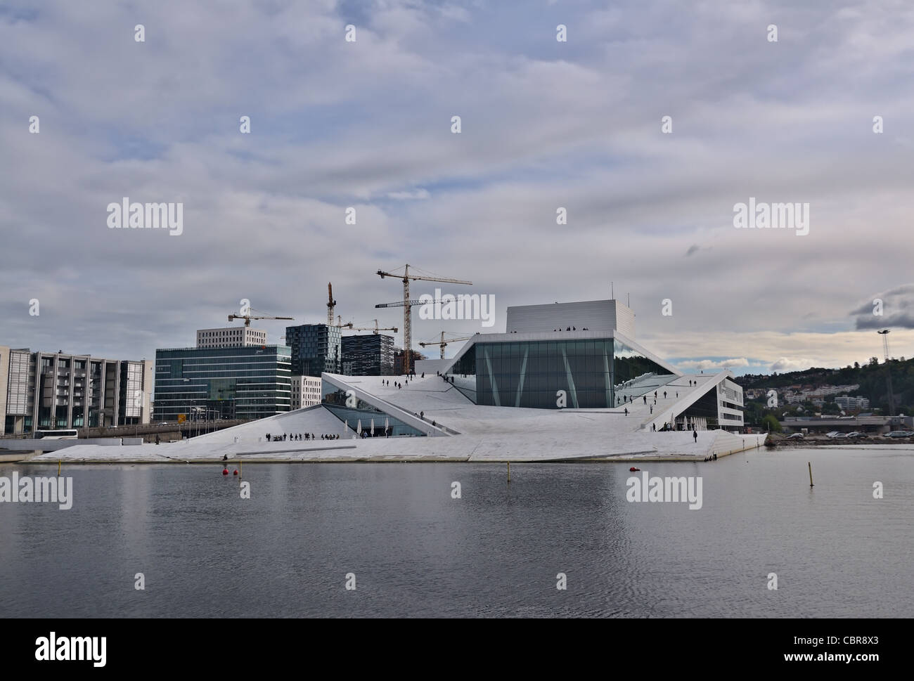 Nationales oslo opernhaus -Fotos und -Bildmaterial in hoher Auflösung ...