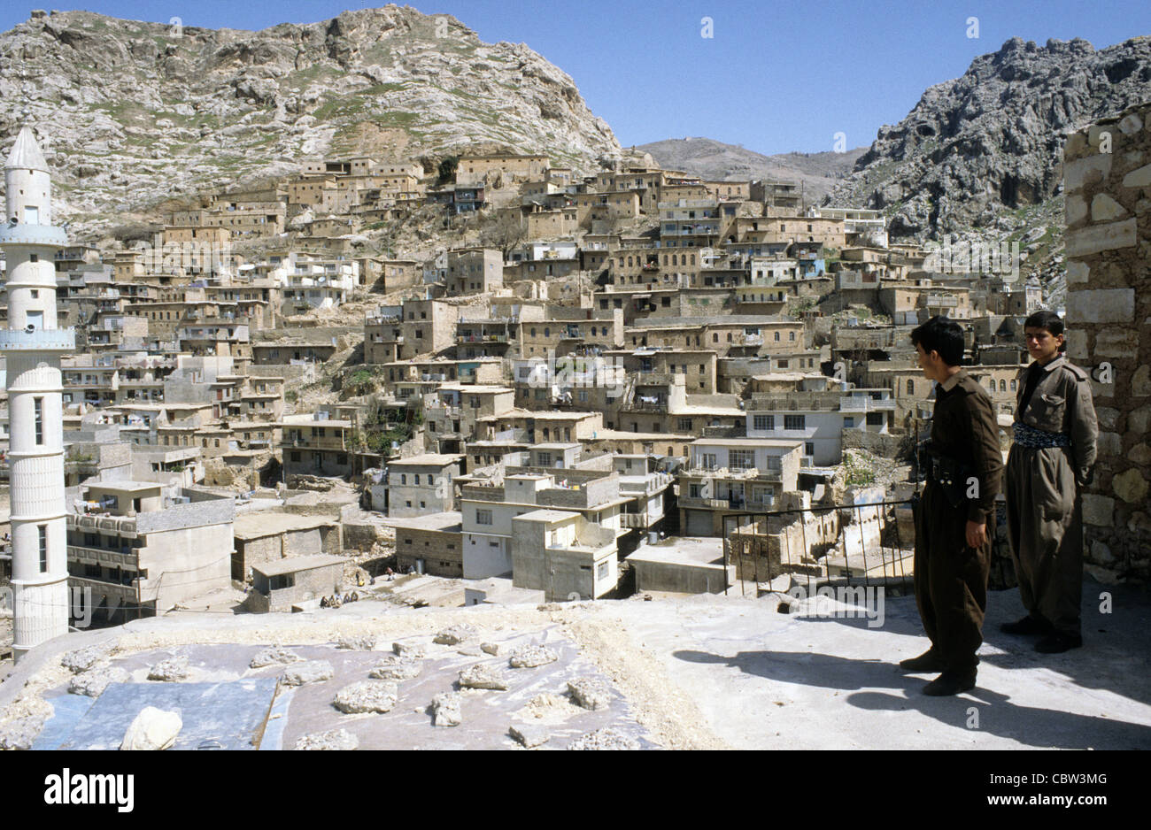 Iraqi kurdistan kurdish costume -Fotos und -Bildmaterial in hoher ...