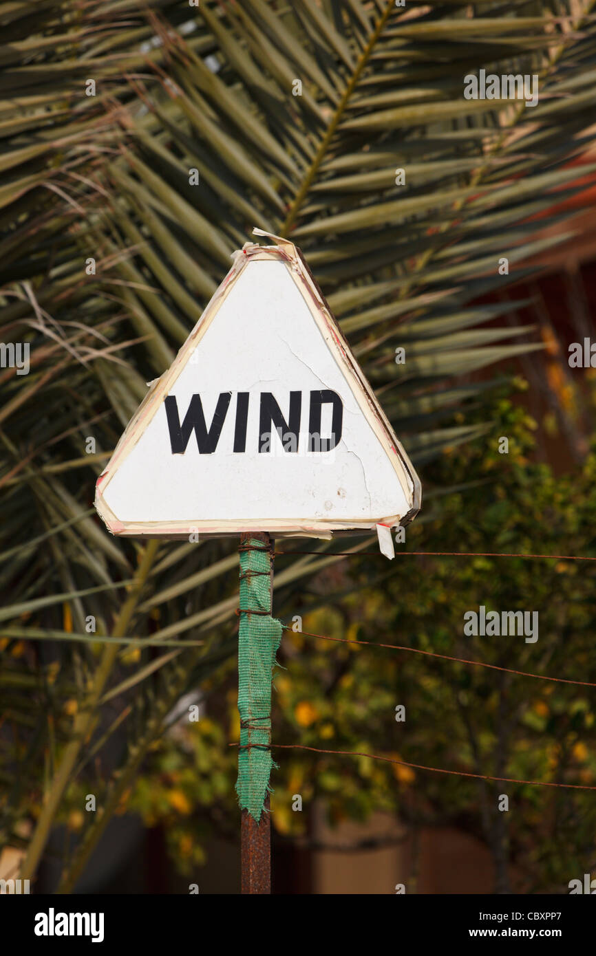 Wind warning -Fotos und -Bildmaterial in hoher Auflösung – Alamy