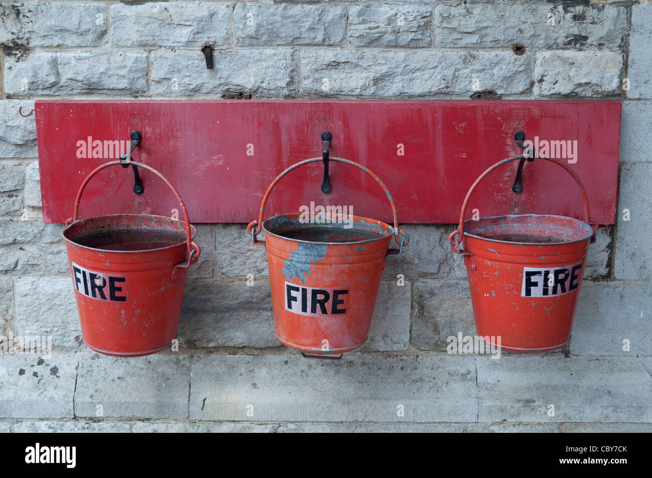 Feuer eimer eimer -Fotos und -Bildmaterial in hoher Auflösung – Alamy