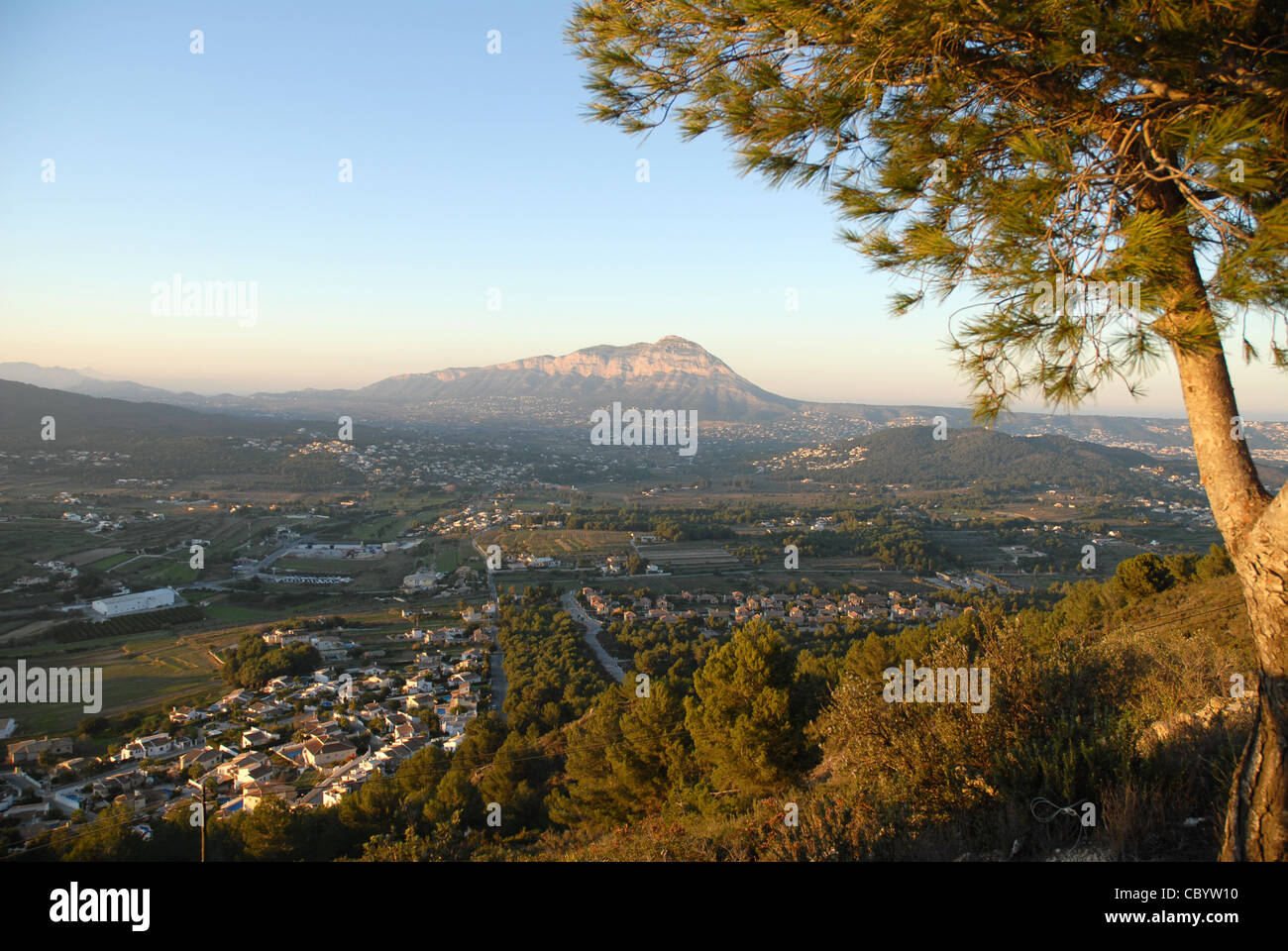 Denia spain montgo -Fotos und -Bildmaterial in hoher Auflösung – Alamy