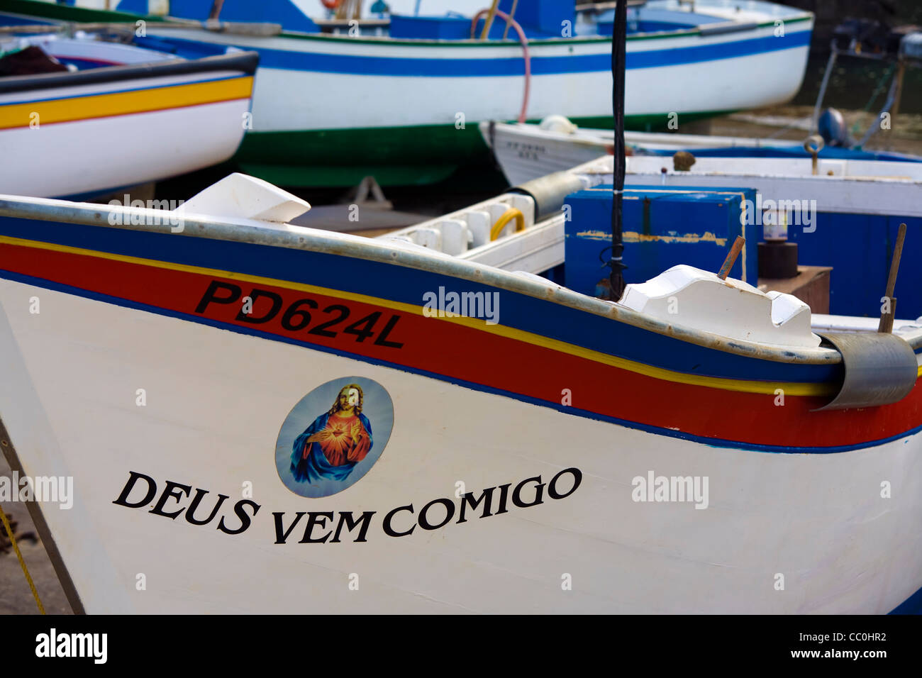 Religiöse Ikonographie, gemalt auf einem Boot in Agua de Pau, ¡gua de ...