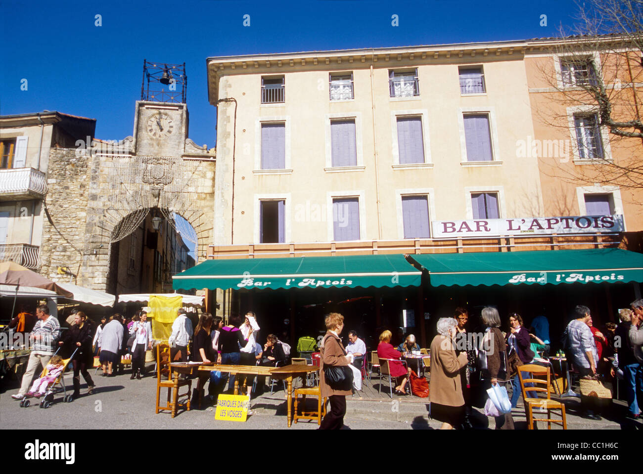 Market apt luberon france -Fotos und -Bildmaterial in hoher Auflösung ...