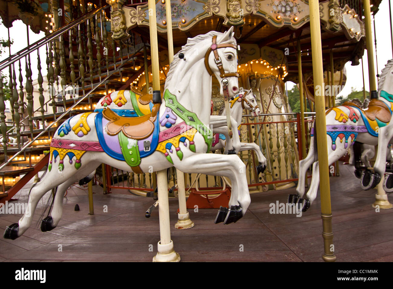 Karussell in paris -Fotos und -Bildmaterial in hoher Auflösung – Alamy