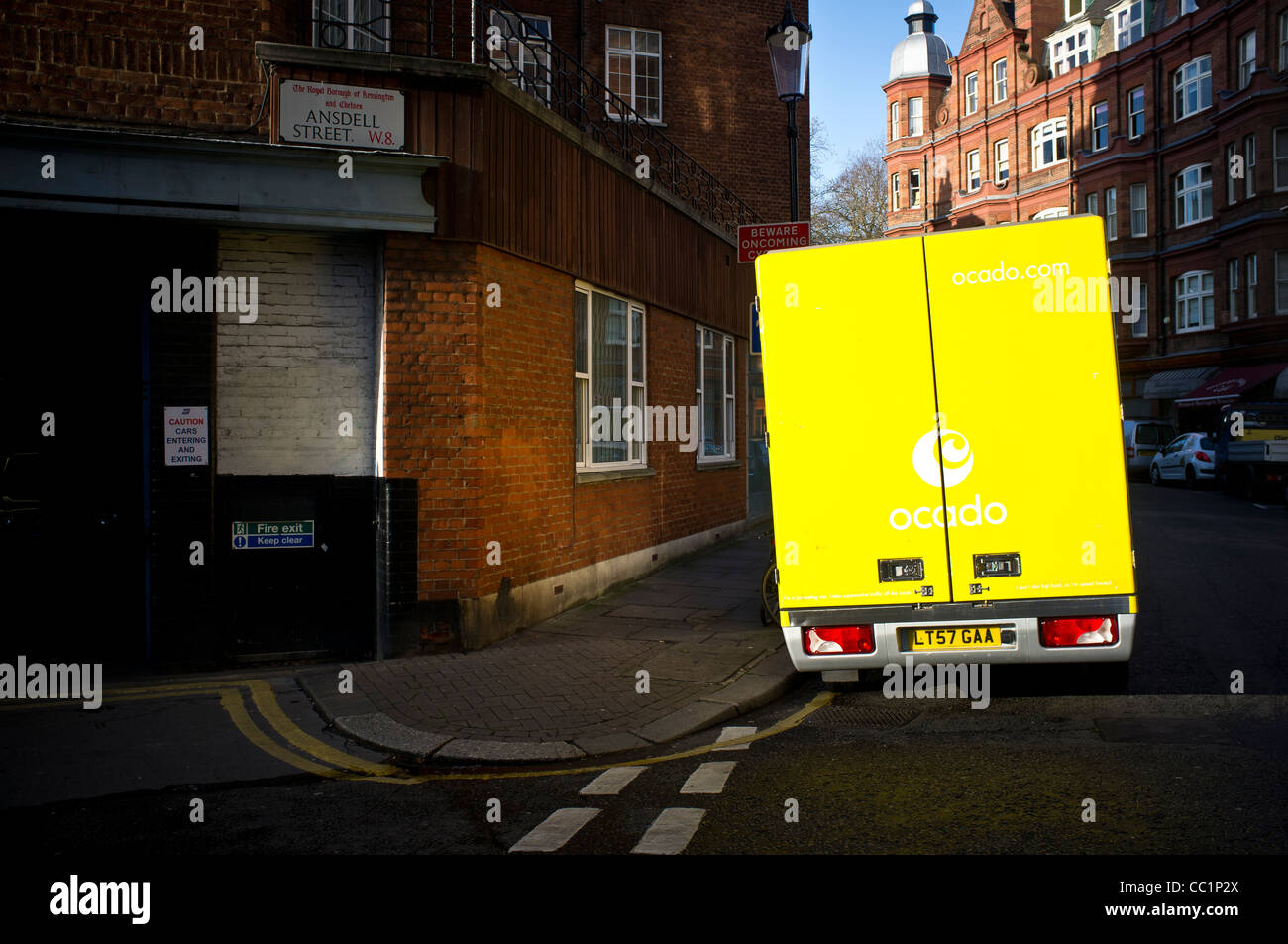 Ocado essen lieferwagen -Fotos und -Bildmaterial in hoher Auflösung – Alamy