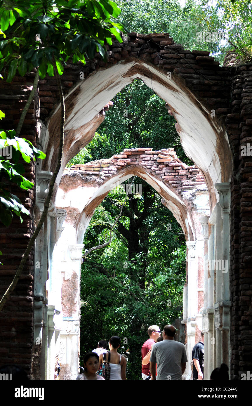 Torbogen ziegel -Fotos und -Bildmaterial in hoher Auflösung – Alamy
