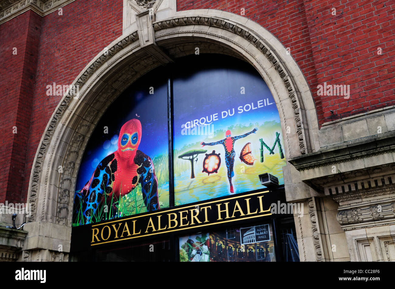 Cirque du Soleil Billboard in der Royal Albert Hall, Kensington, London ...