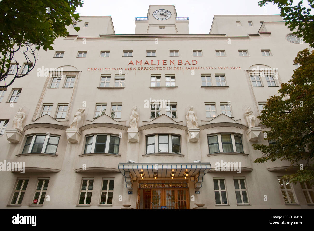 Österreich, Wien 10, Favoriten, Reumannplatz, Amalienbad, Haupteingang ...