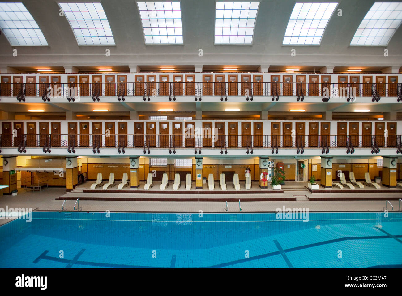 Hallenbad amalienbad -Fotos und -Bildmaterial in hoher Auflösung – Alamy