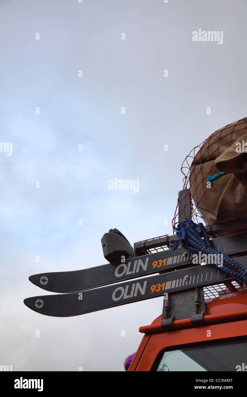 Skis car -Fotos und -Bildmaterial in hoher Auflösung – Alamy