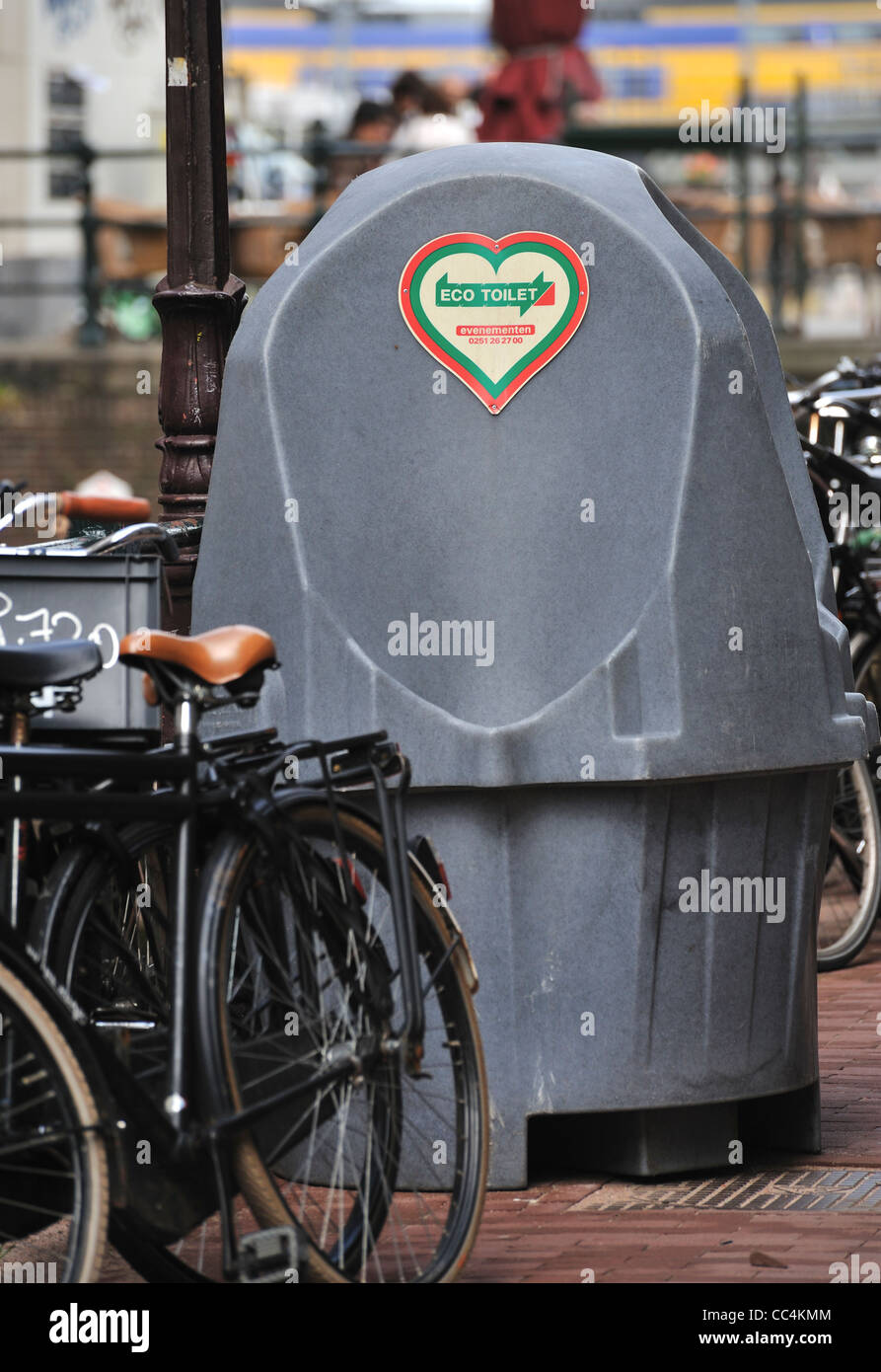 Outdoor public urinal -Fotos und -Bildmaterial in hoher Auflösung – Alamy