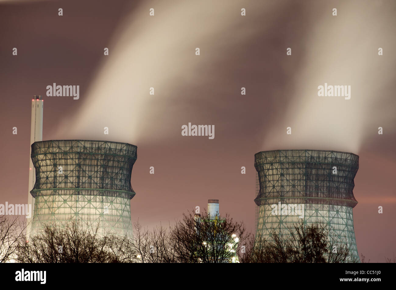 Shell Oil Refinery Cologne Stockfotos & Shell Oil Refinery Cologne ...