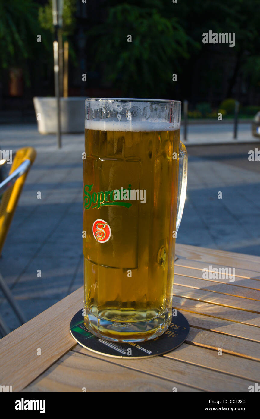 Budapester bier -Fotos und -Bildmaterial in hoher Auflösung – Alamy