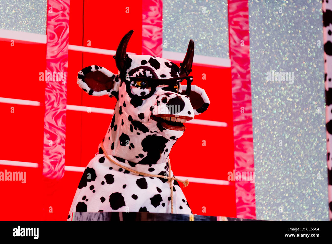 Pantomime cow -Fotos und -Bildmaterial in hoher Auflösung – Alamy