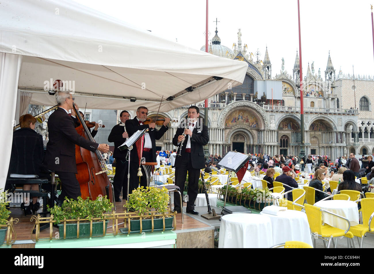 Venice orchestra -Fotos und -Bildmaterial in hoher Auflösung – Alamy