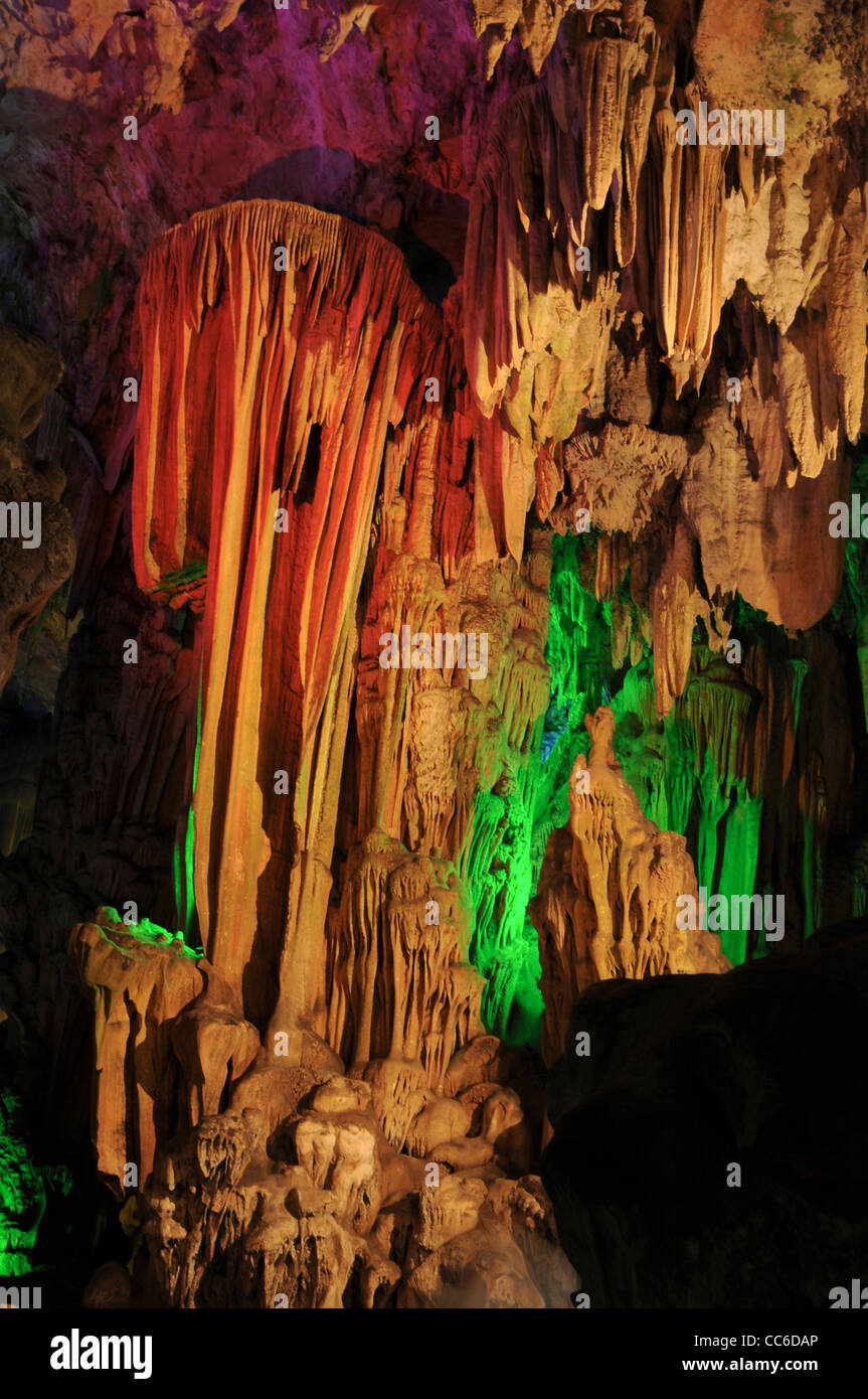 Reed flute cave -Fotos und -Bildmaterial in hoher Auflösung – Alamy
