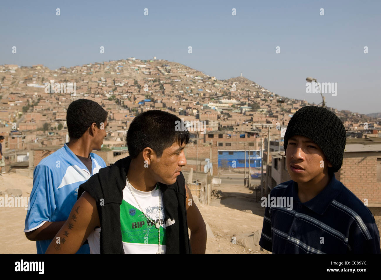 Gang-Mitglieder in Lima, Peru, Südamerika Stockfotografie - Alamy