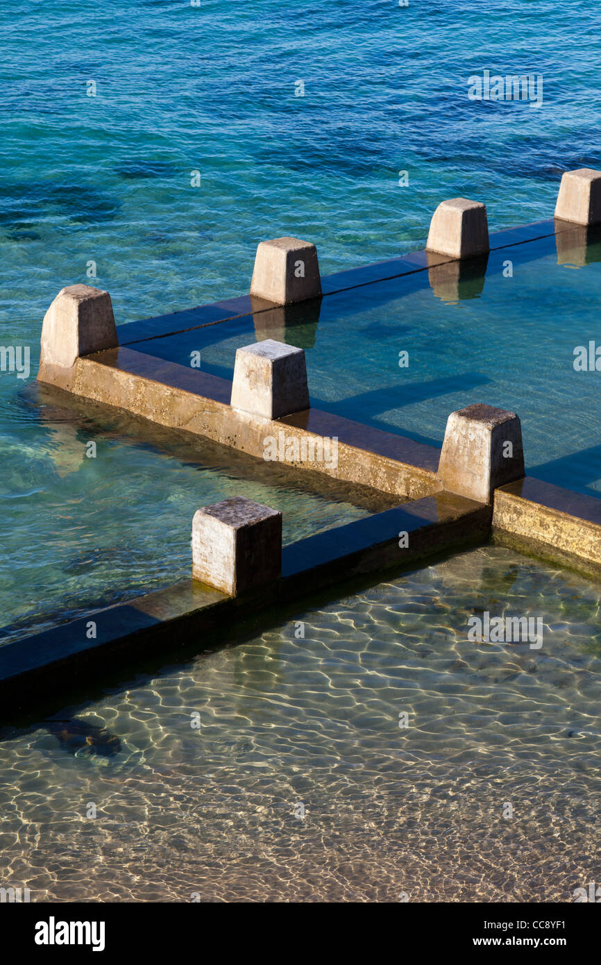 Swimming Pool am Coogee Beach-Sydney Stockfotografie - Alamy