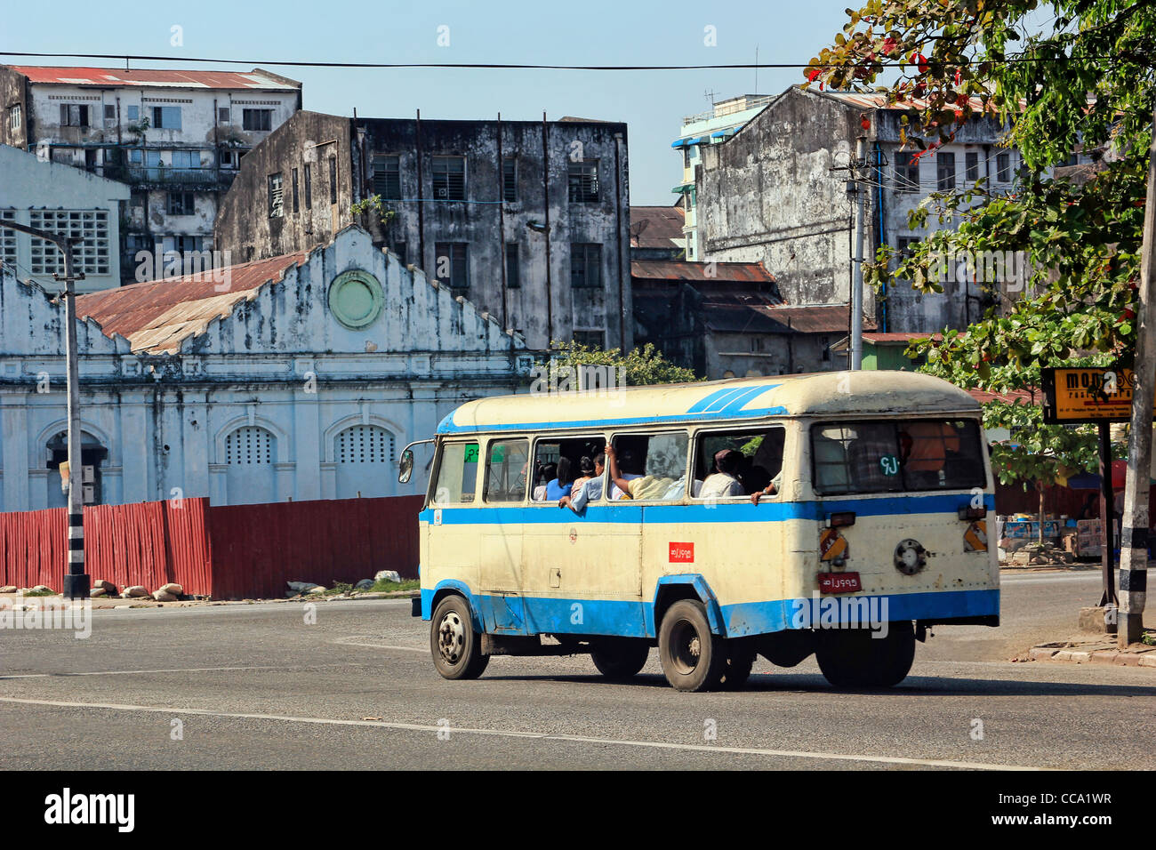 Public bus public transport myanmar -Fotos und -Bildmaterial in hoher ...