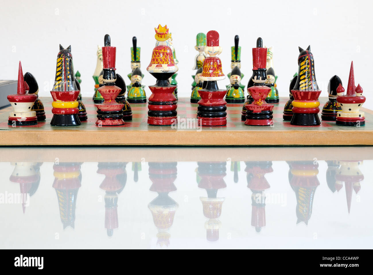 Bunte schachfiguren aus holz -Fotos und -Bildmaterial in hoher ...