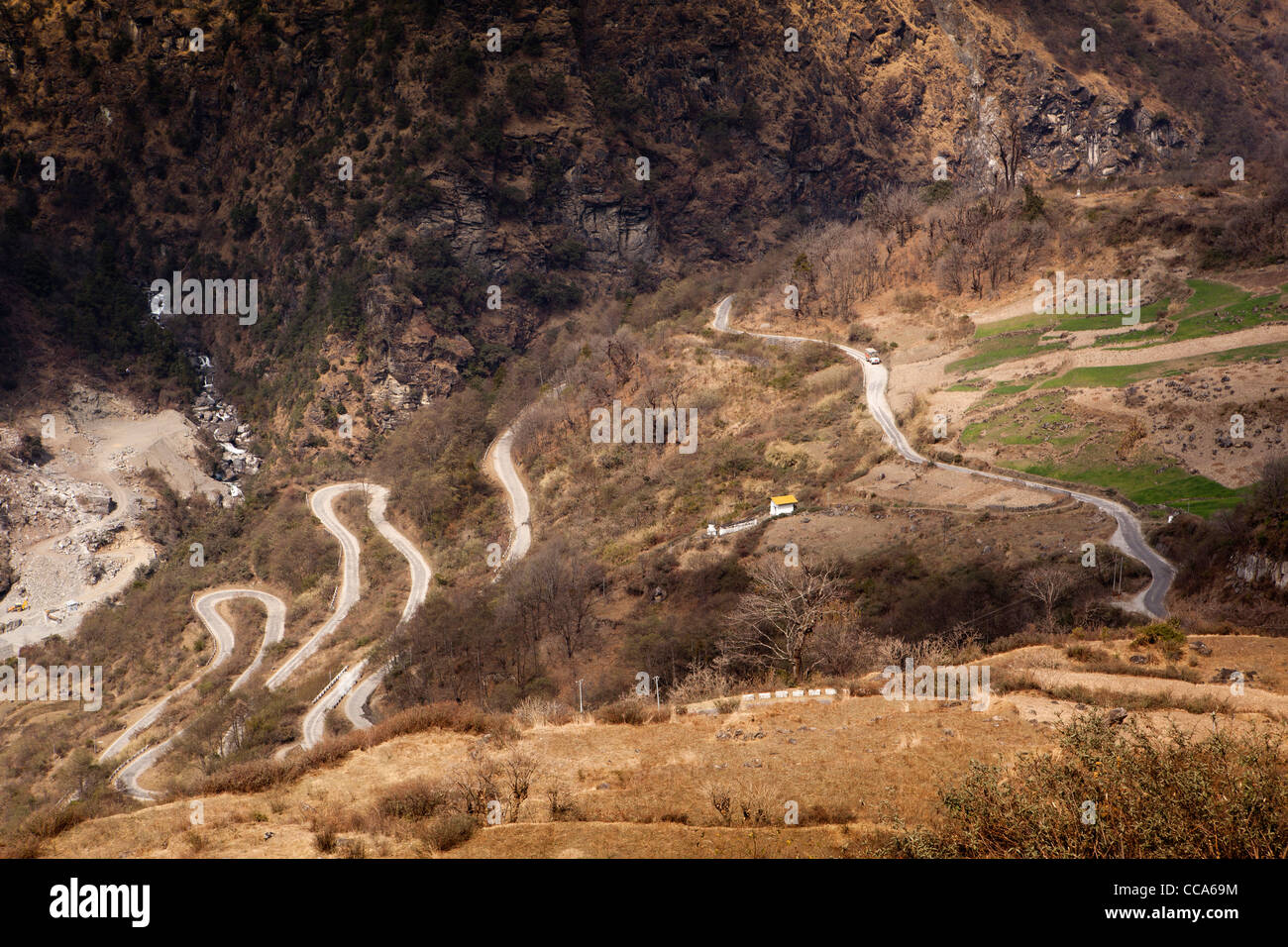 Indien, Arunachal Pradesh, Tawang Tal, Jang, Haarnadelkurven auf Sela ...
