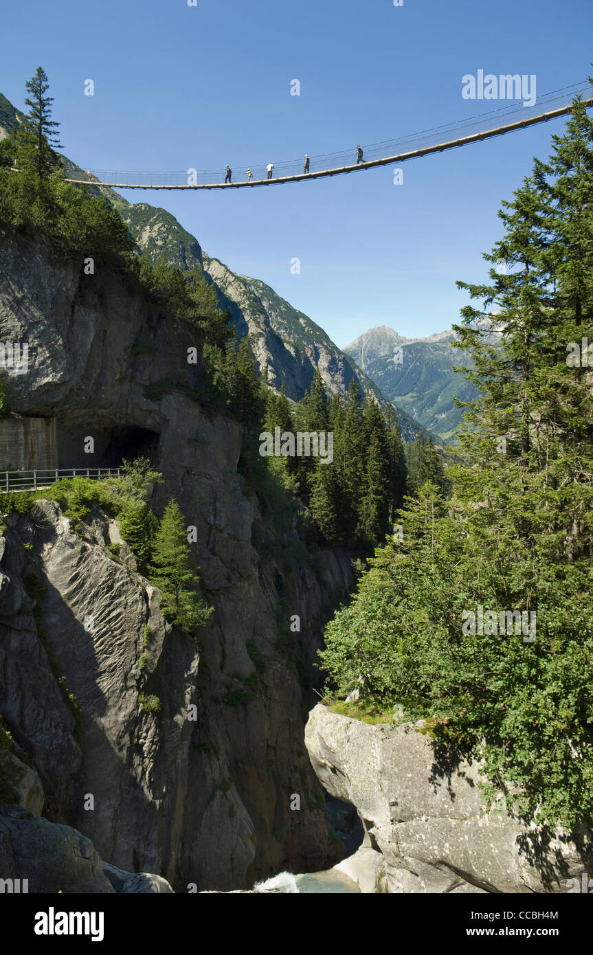 Handeck Hängebrücke, Gelmerstaumauer, Schweiz Stockfotografie - Alamy